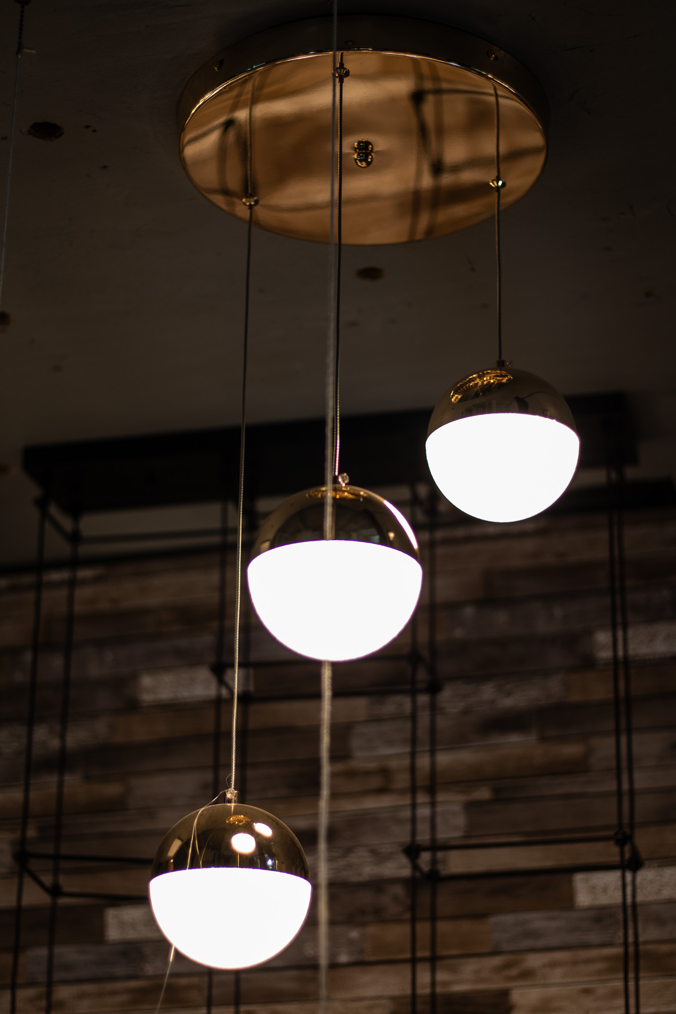 Hanging Fixture 3LTS Gold - Dunn's