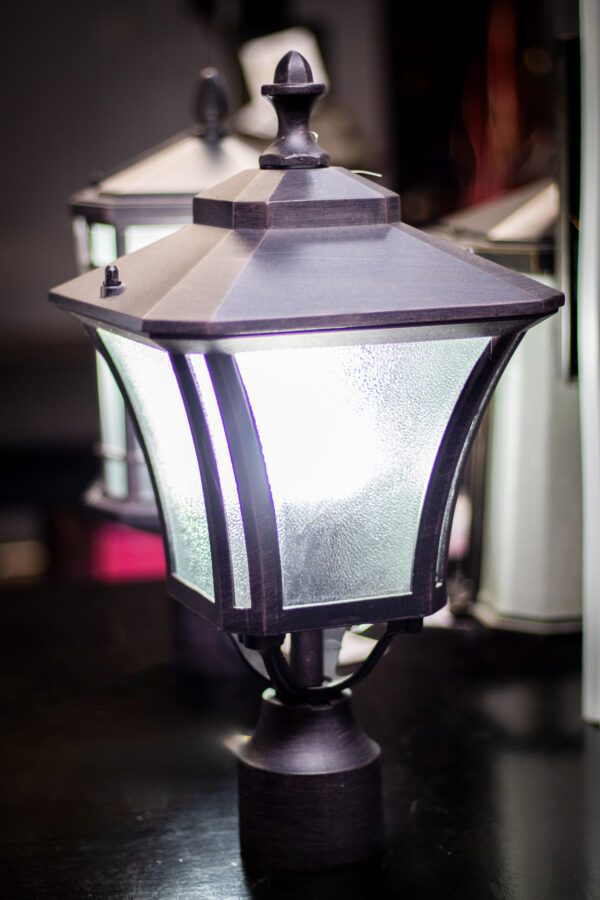 OUTDOOR POST TOP FIXTURE - Dunn's