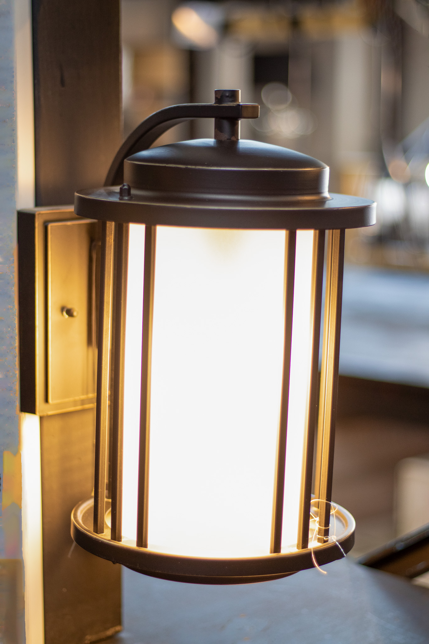 OUTDOOR WALL FIXTURE - Dunn's